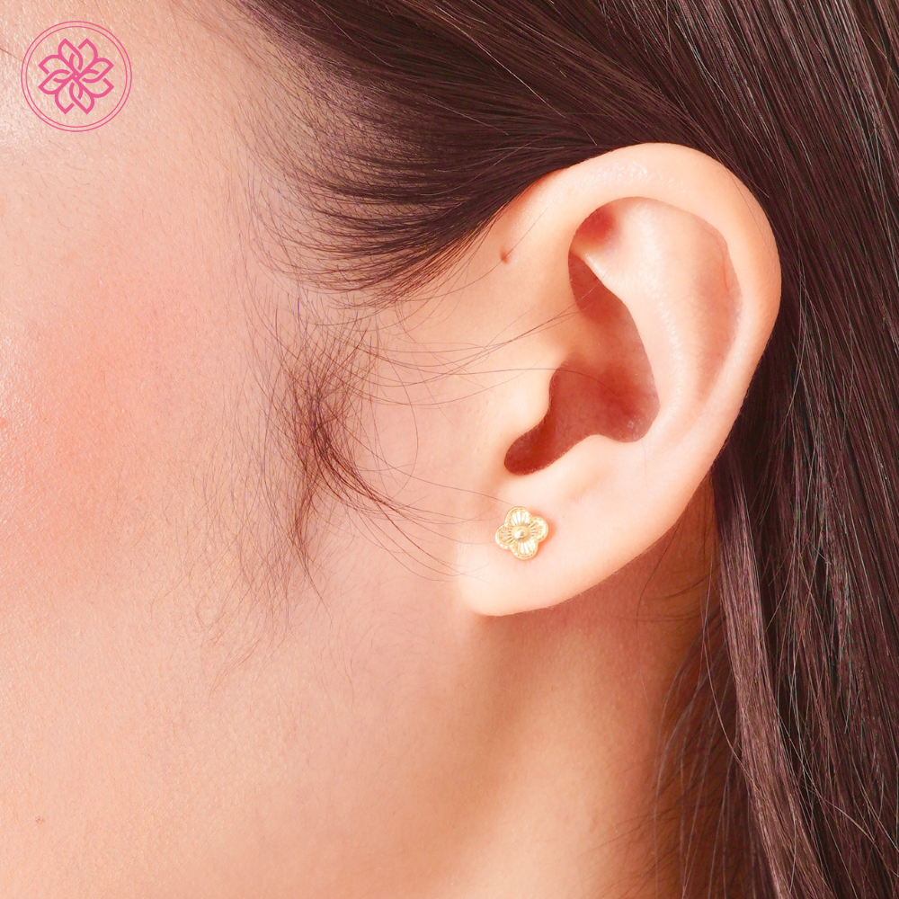COD PAWNABLE 18K SAUDI GOLD Clover Flower Stud Screw Earrings (De ...
