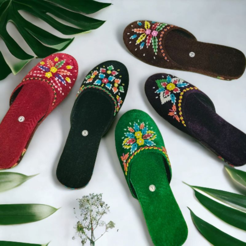 (MAKAPAL) Beaded Alpombra CLOSED & PLAIN SHOES Indoor Slippers | Shopee ...