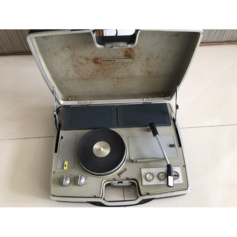 Vintage collectors working vinyl portable player National 7 Transistor ...