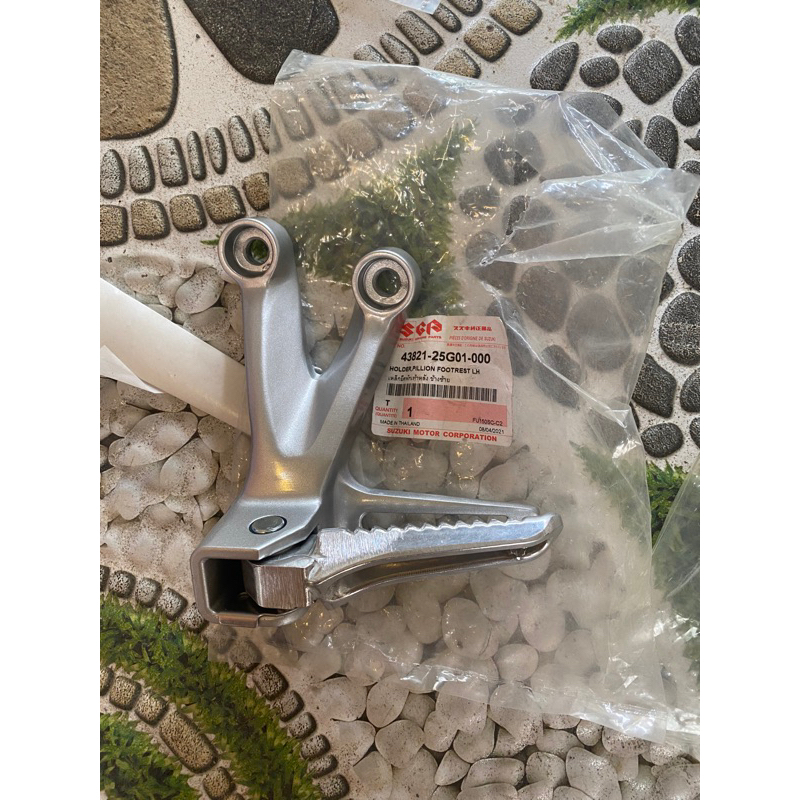 SGP GENUINE PASSENGER FOOTREST for RAIDER 150 Carbtype & fi sold by pc ...