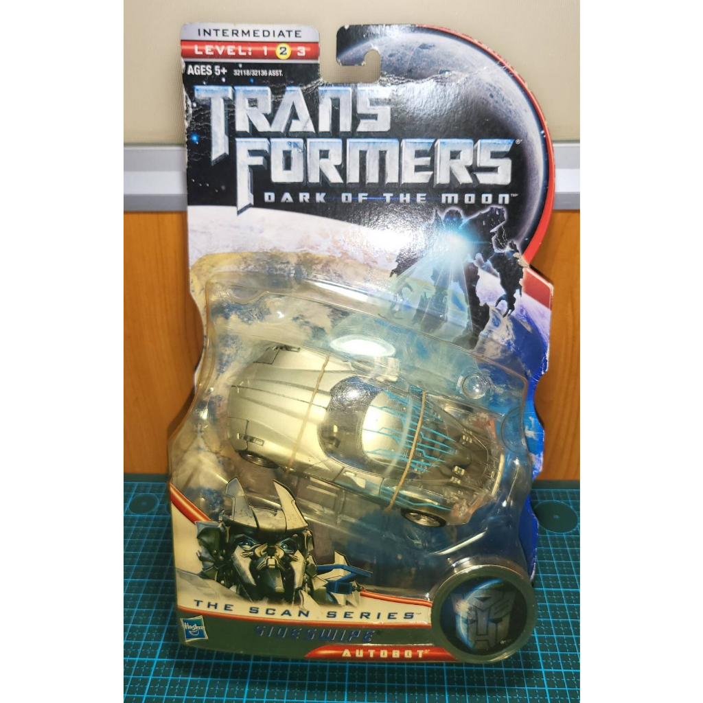 RARE !!! Transformers TF DOTM Deluxe Sideswipe Dark of the Moon Scan ...