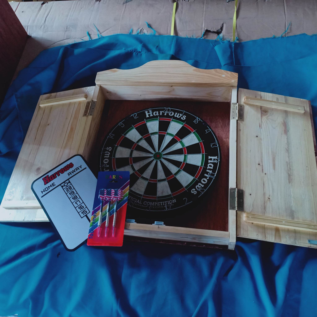 1 SET DART CLOSET, DART PIN , DART BOARD HARROW'S , SCOREBOARD/GAMIT SA ...