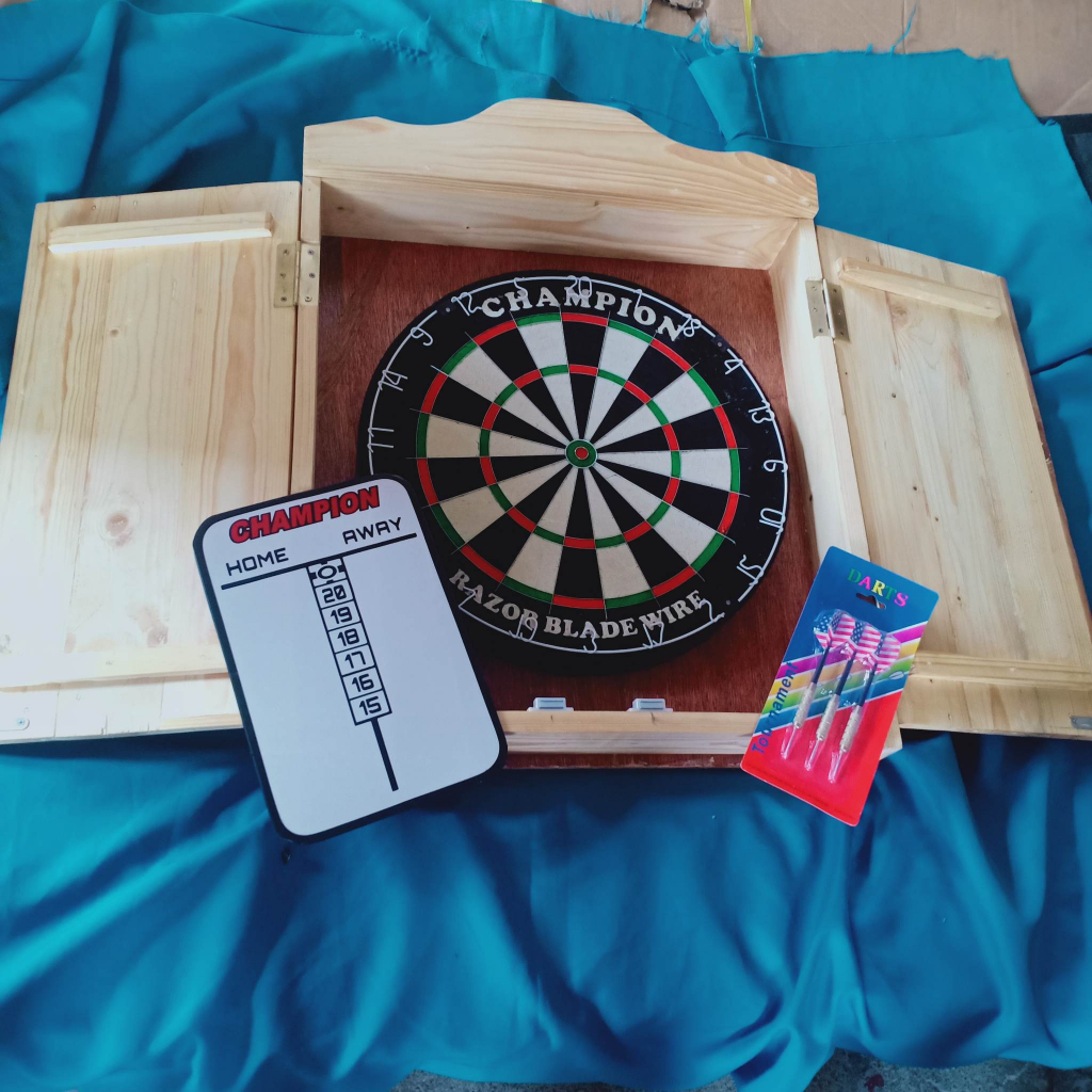 1 SET DART CLOSET, DART PIN , DART BOARD RAZOR BLADE , SCOREBOARD/GAMIT ...