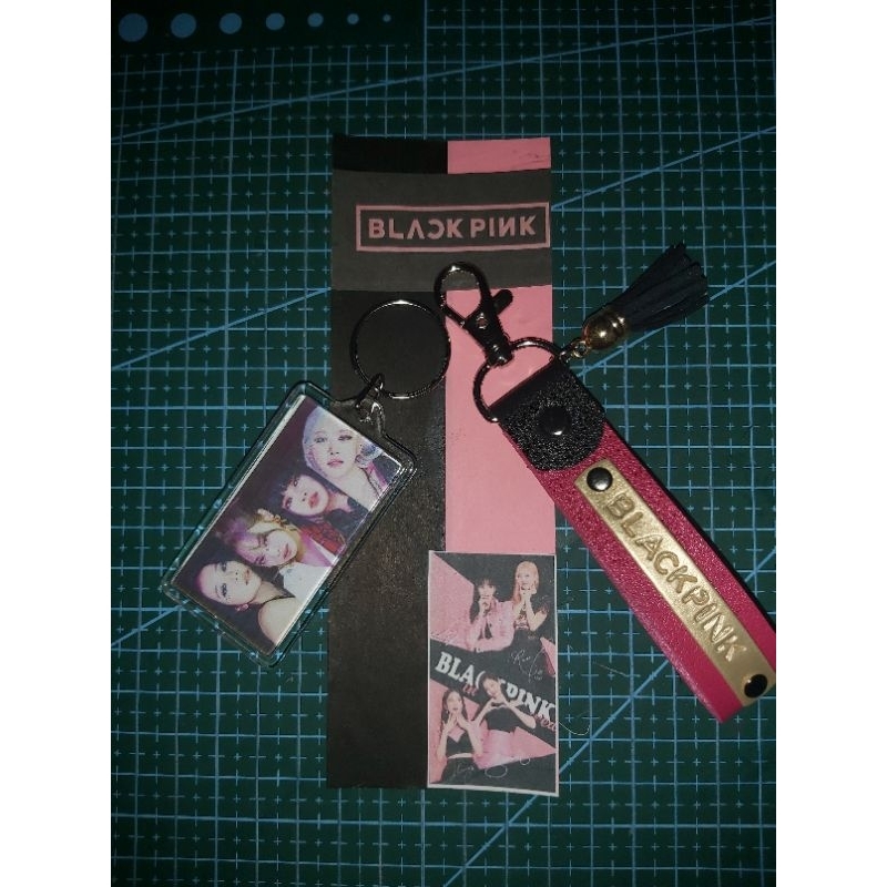 KPOP MERCHANDISE ACRYLIC PHOTO INSERTED LEATHER KEYCHAIN (SB19,TWICE ...