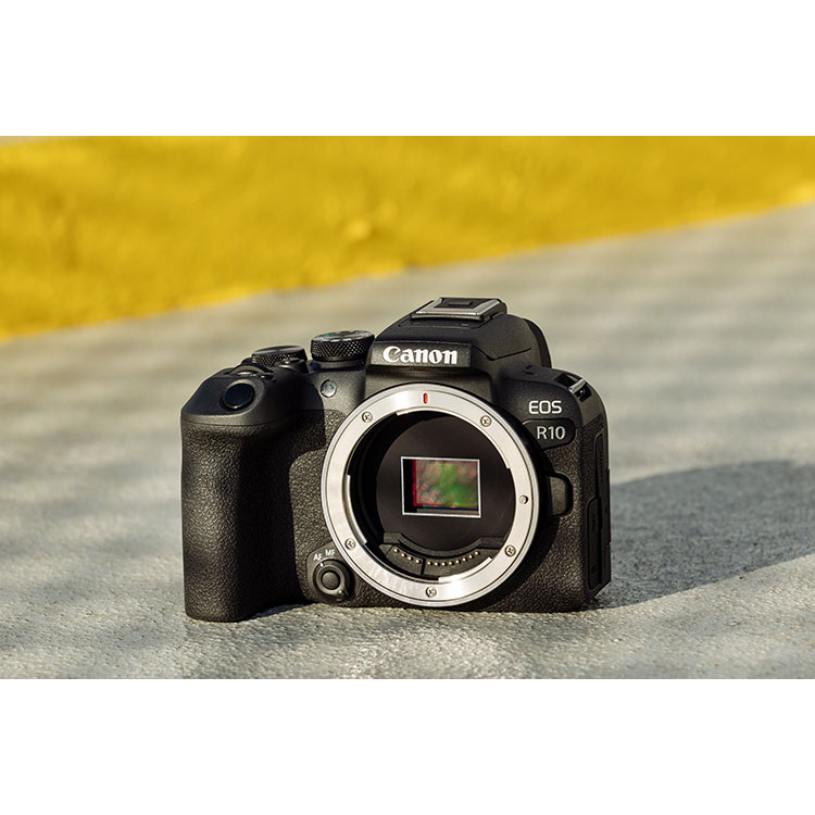 Canon EOS R10 w/ RF-S 18-45mm f/4.5-6.3 IS STM Lens Kit Mirrorless ...