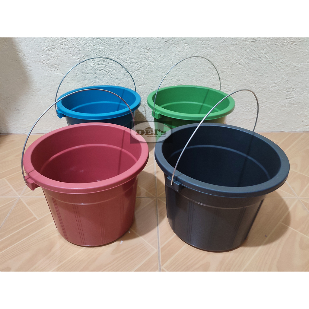 Plastic Water Bucket (Timba) with Metal Handle 2.5 Gallon Capacity ...