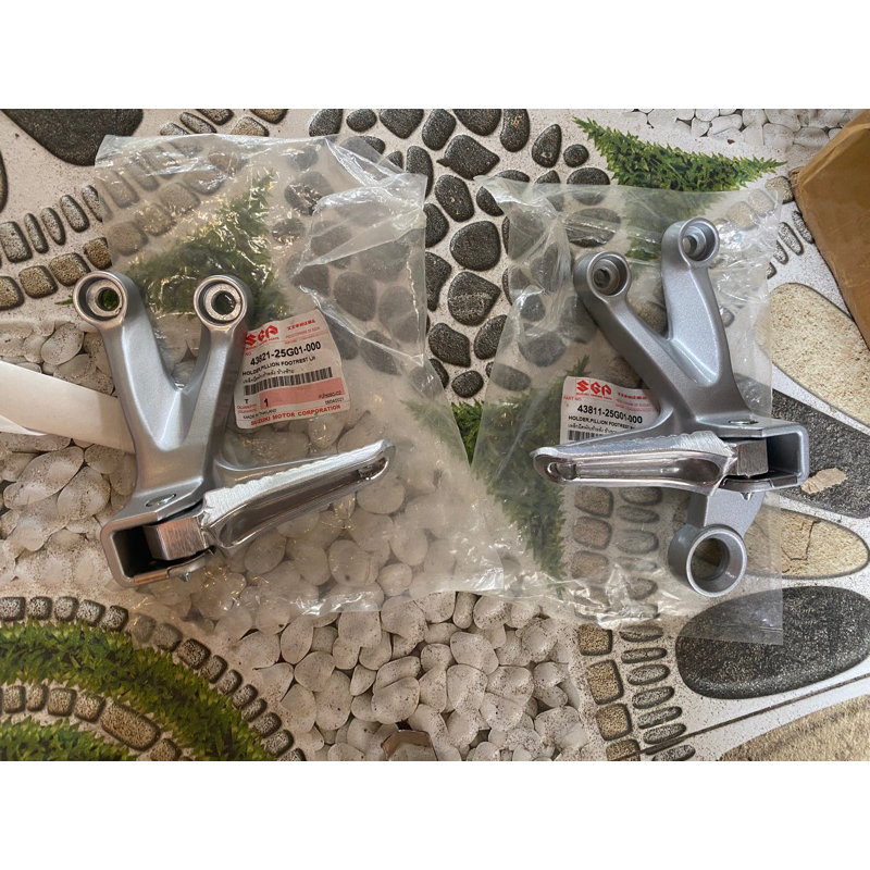 SGP GENUINE PASSENGER FOOTREST for RAIDER 150 Carbtype & fi sold by pc ...