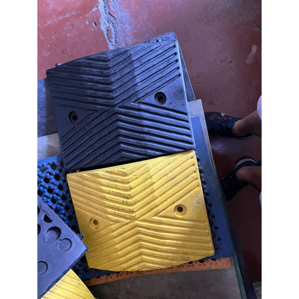 Heavy Duty Modular Rubber humps traffic stopper black or yellow ...
