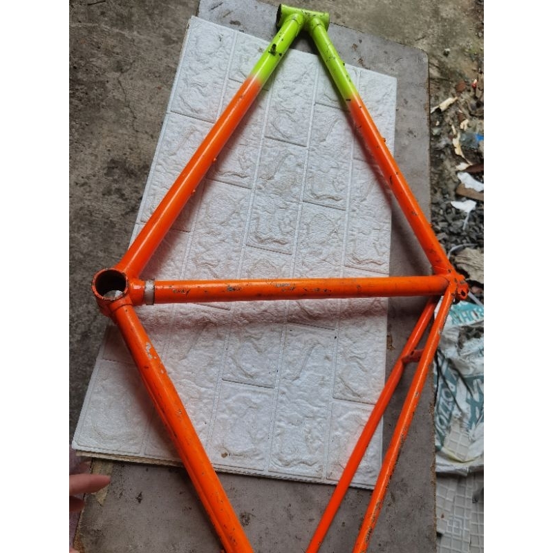 Racer Frame 27x1 1/4 Steel Hi-tension with Scratches | Shopee Philippines