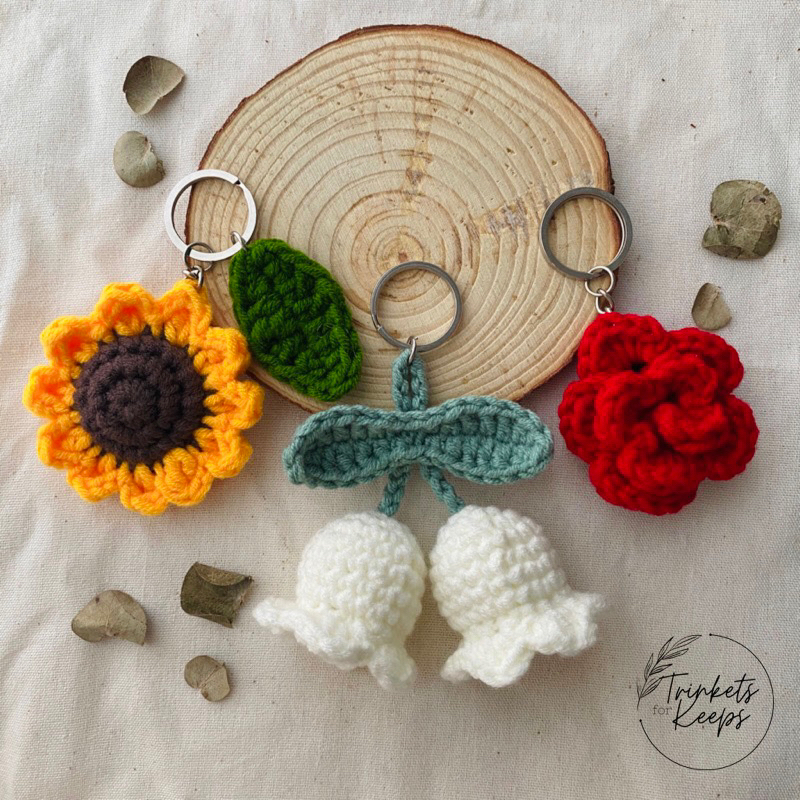 Crochet flower keychains • sunflower/lily of the valley/rose keychain ...