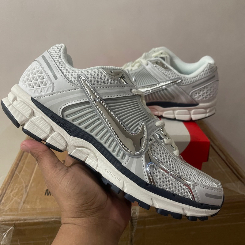 Zoom Vomero 5 `Photon Dust’ (men and women size) | Shopee Philippines