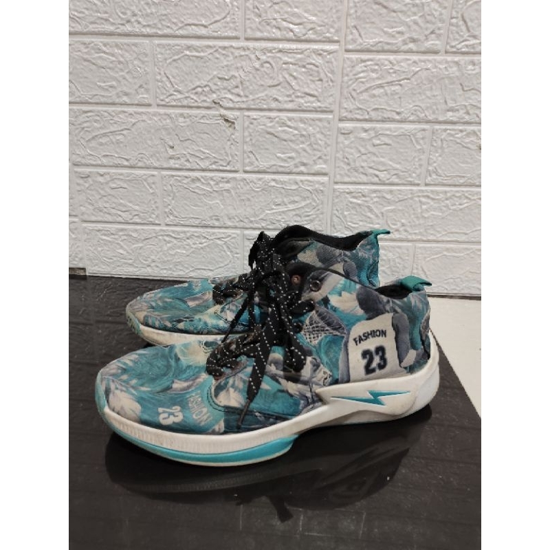 ukay shoes na pamporma. | Shopee Philippines