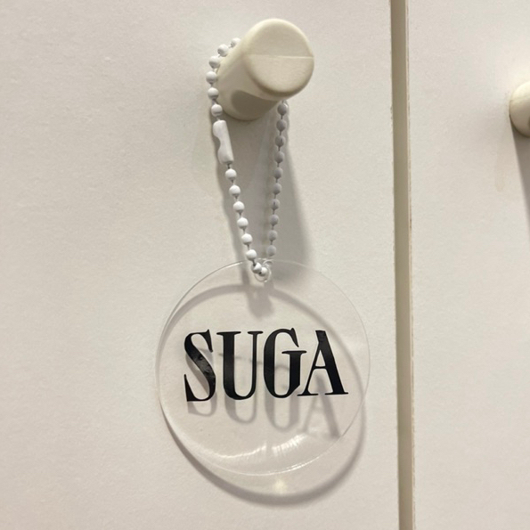 BTS SUGA Acrylic Keychain Keyring Round with 1 photocard Black Vinyl ...