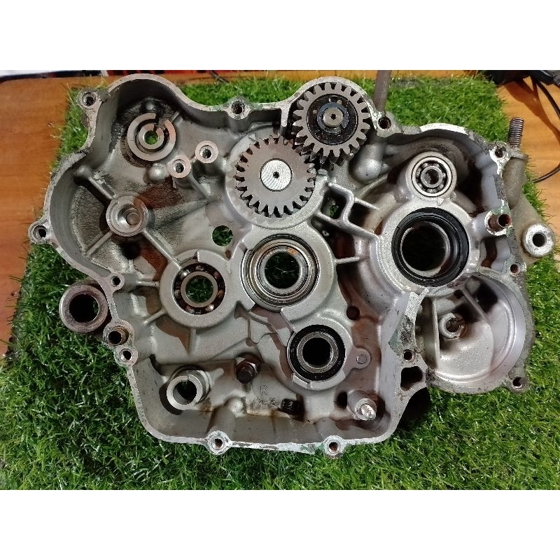 Kawasaki KDX 200 RIGHT CRANK SHELL (2NDHAND) | Shopee Philippines