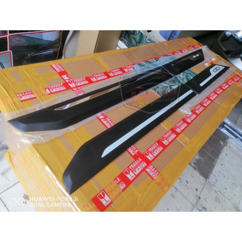 Mitsubishi Xpander Door Side Bodycladding Slim With Ralliart emblem ...