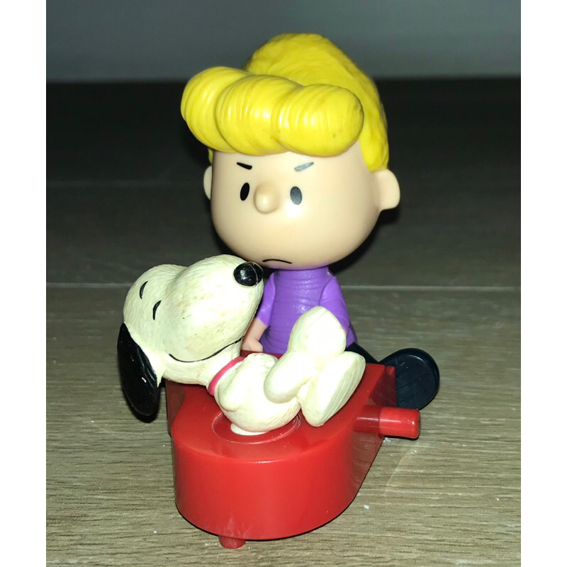 Mcdo Happy Meal Shroeder and Snoopy Toy with spinning action ...