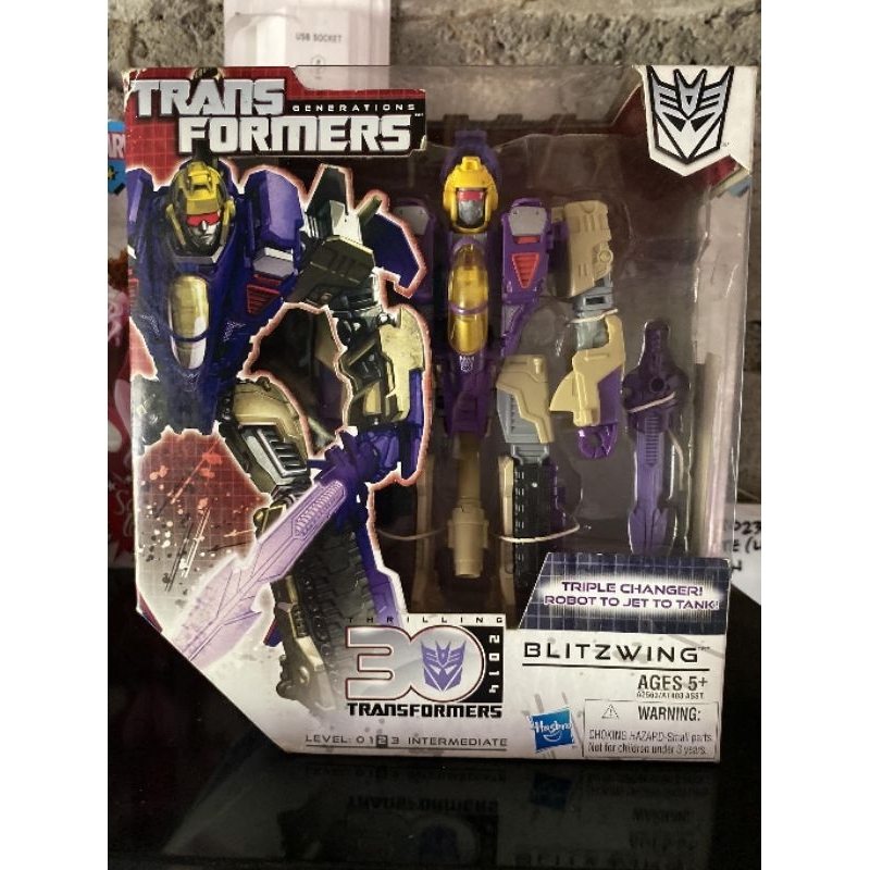 Transformers Generation Voyager Class Triple Changer "Blitzwing" Robot ...