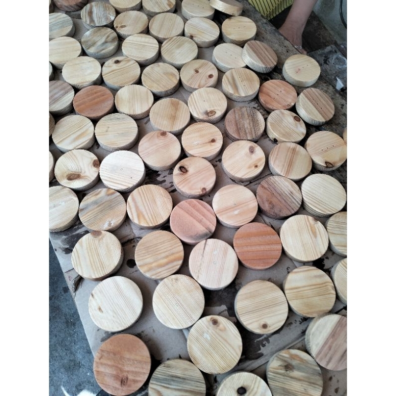 Round wood. 6 cm diamter.crochet stand. .candle holder. and other uses ...