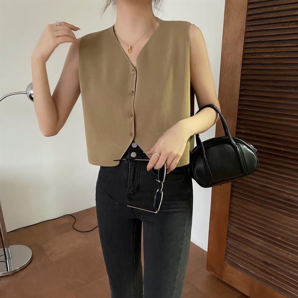 Jolly Chic Button-up V-shape Hem V-neck Knitted Top M1087 | Shopee ...