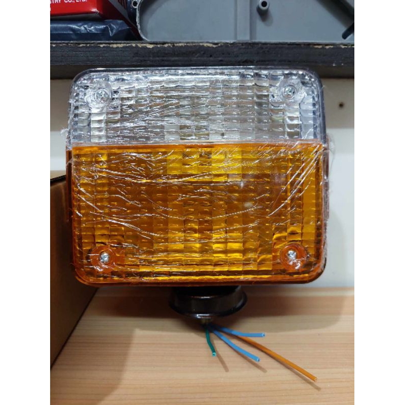 Fender Lamp Turn Signal LightforToyota Landcruiser Jeepney 2 side Ear Flat base bulbis24v ...