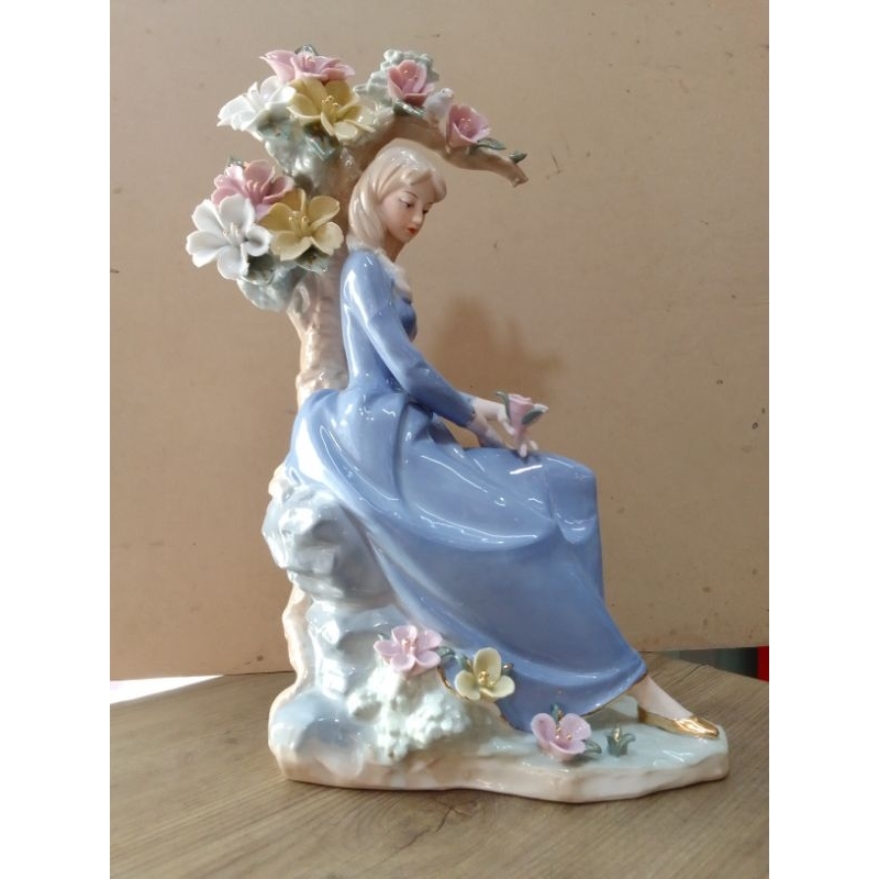 Lady Figurine Porcelain Lady Ceramic Figurine European Lady lladro ...