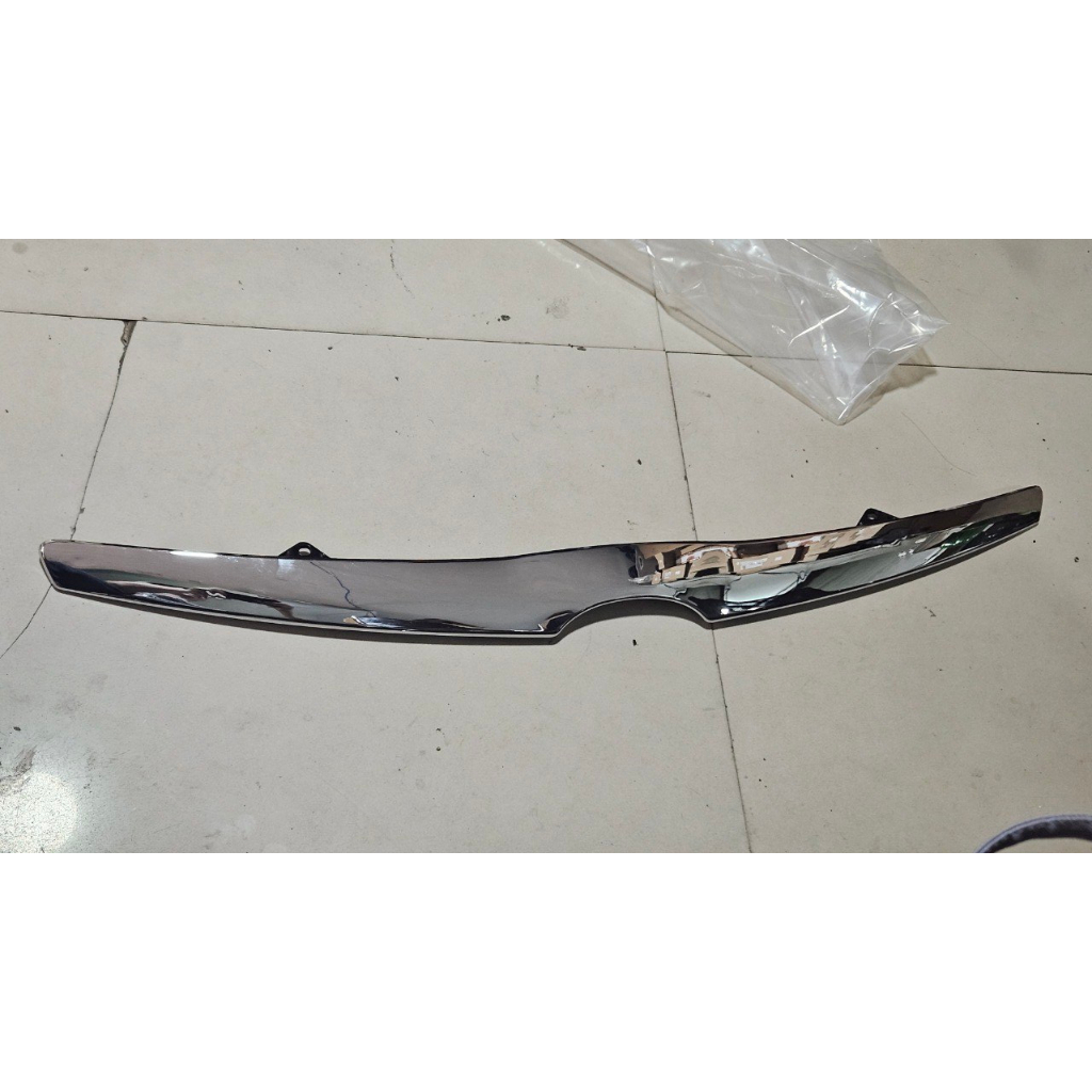 Toyota Innova 2009 to 2011 Chrome Hood Lip Hood Lid Replacement Cover ...