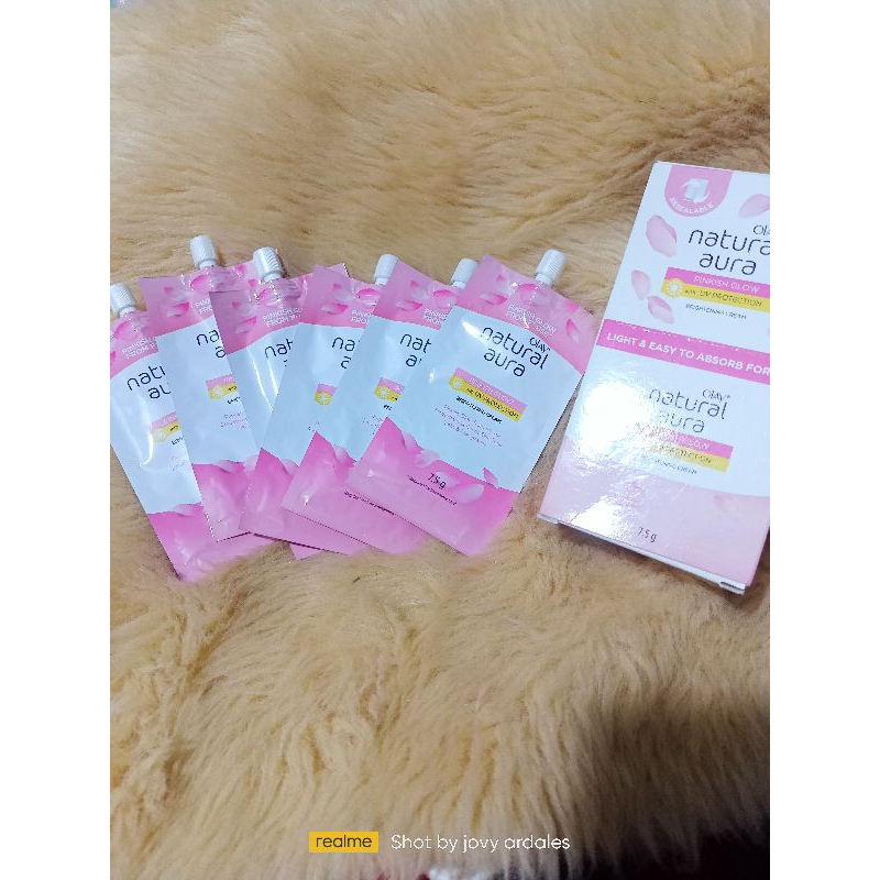 OLAY NATURAL AURA PINKISH GLOW 6 IN ONE BOX 7.5G | Shopee Philippines
