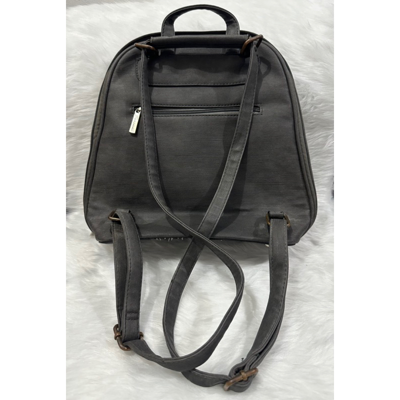 Jovanni Bag Pack (Pre-loved with flaws) | Shopee Philippines