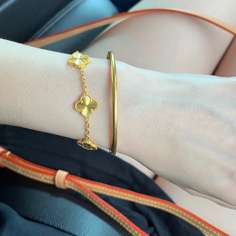 18k gold Van Cle*ef & Ar*pels VC**A streaky laser Bracelet Pawnable ...