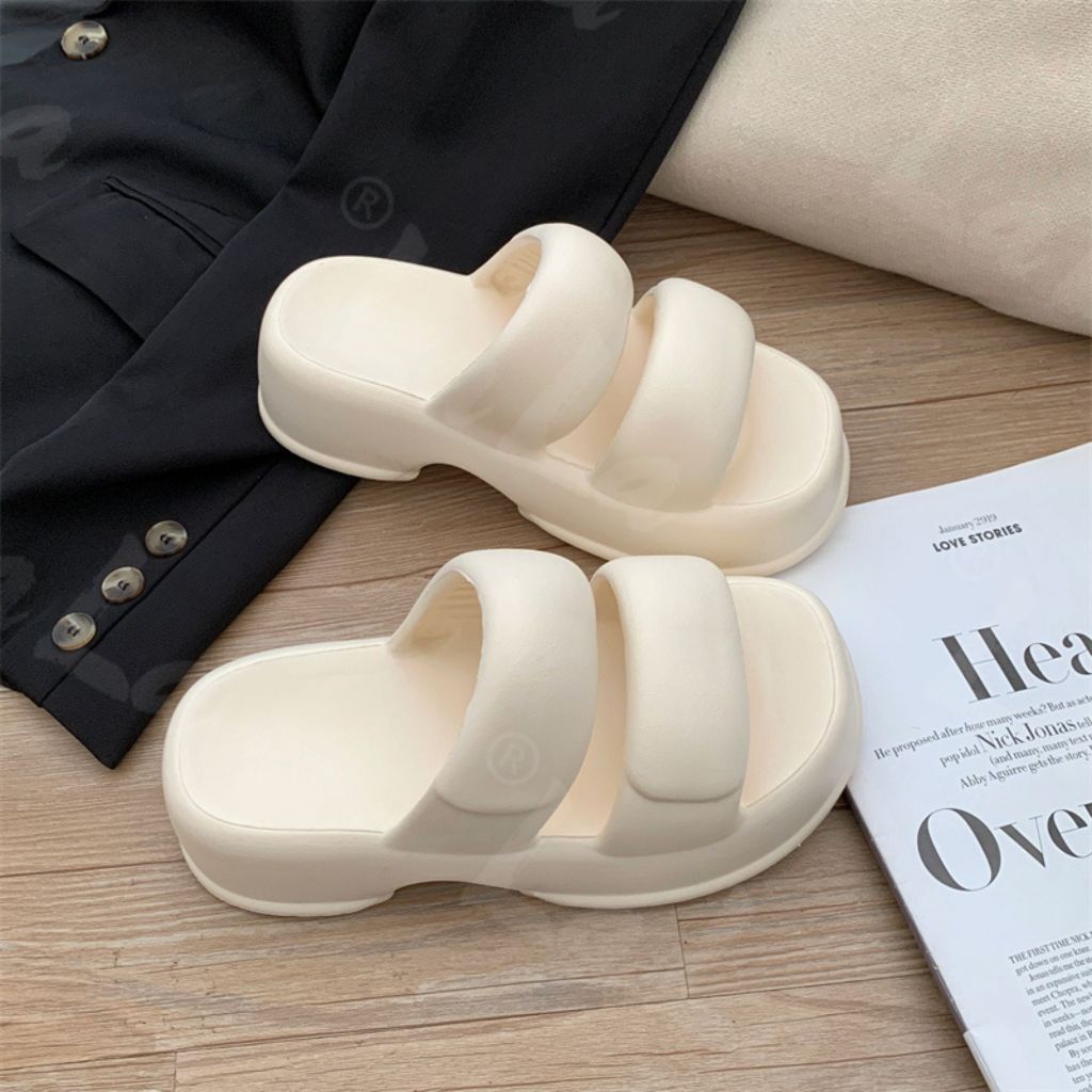 【LaLa】Thick rubber slipper for indoor and outdoor activities Slip on ...