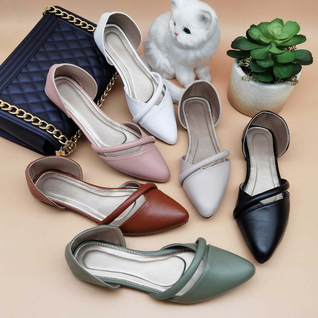 Liliw (S&M 368) Pointed Flat V-Throat with Inclined Tubular Leather ...