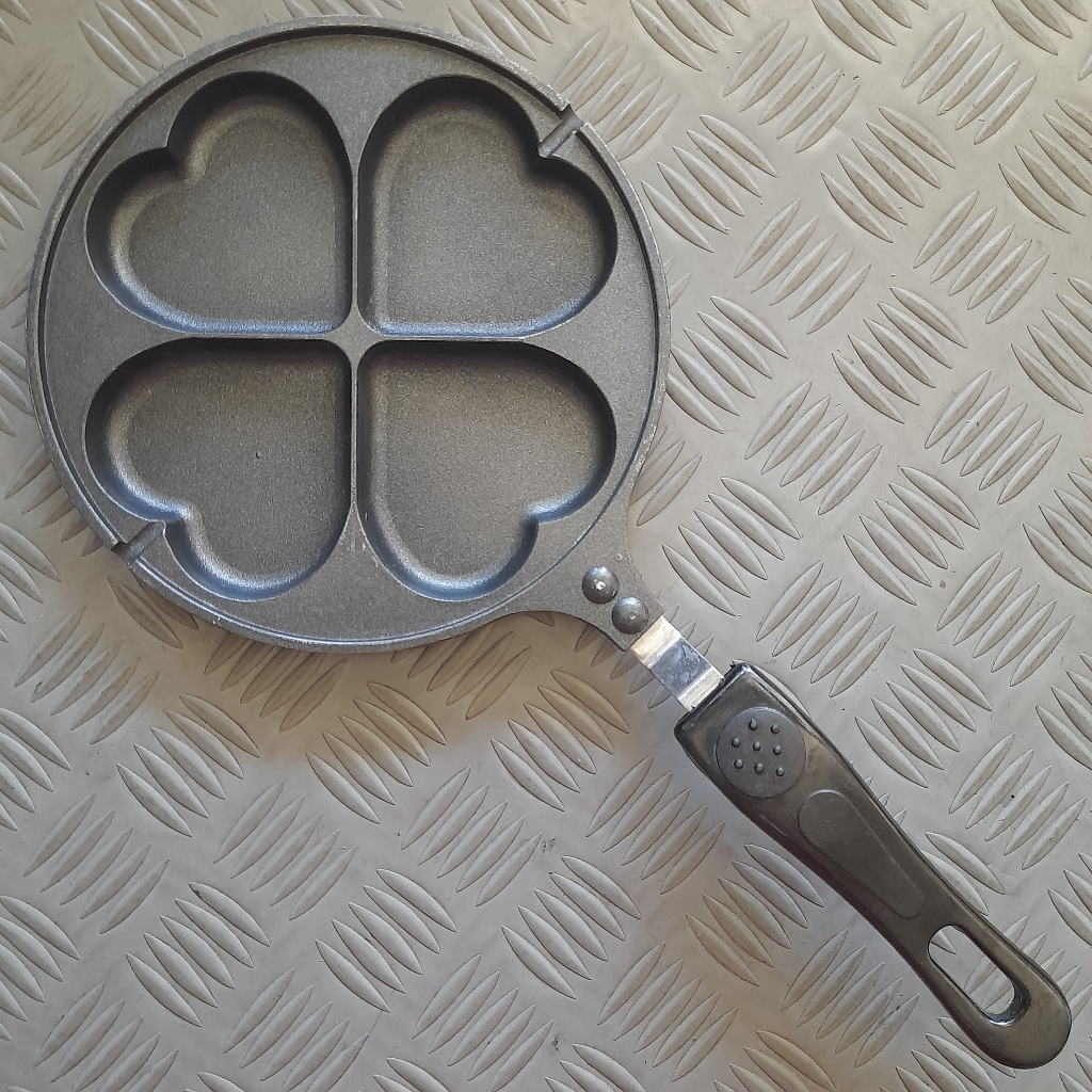 18cm Korean Non-stick 4 Hole Omelet Pancake Egg Small Heart-shaped ...