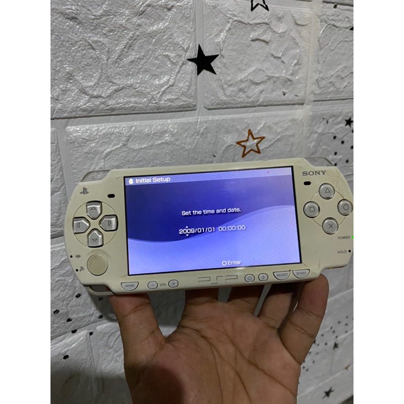 PSP 2000 white with minor issue | Shopee Philippines