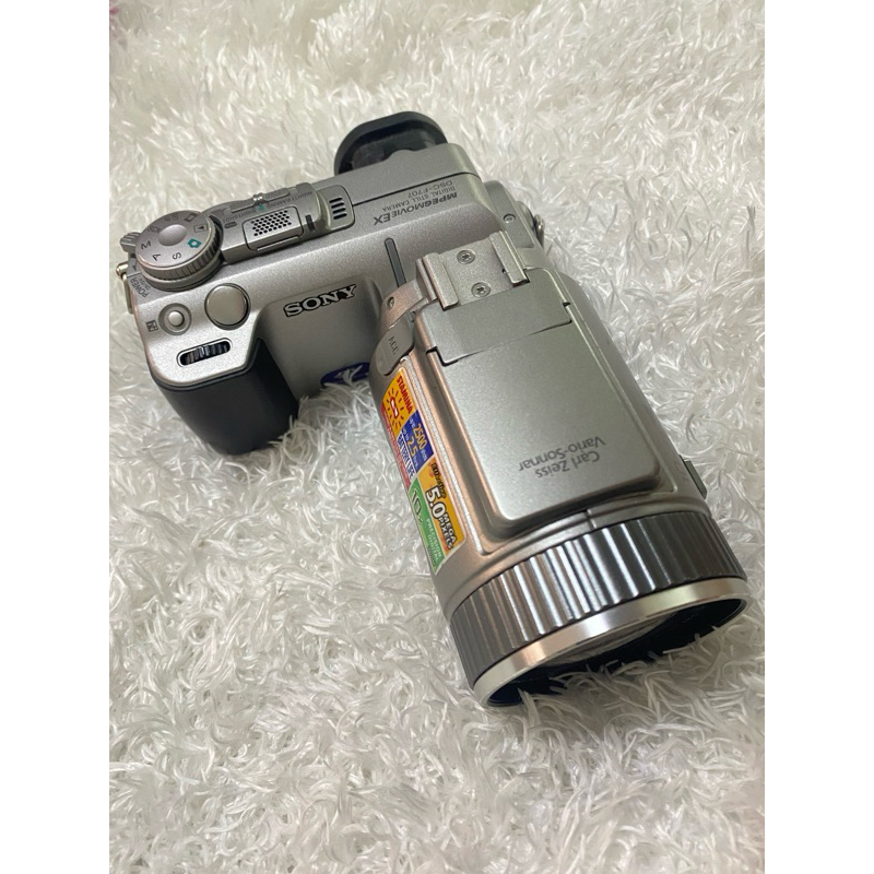 Preloved / Secondhand branded digital cameras / Digicam | Shopee ...