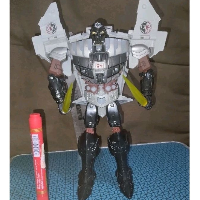 Hasbro Star Wars Darth Vader Transformer to Star Destroyer Action ...