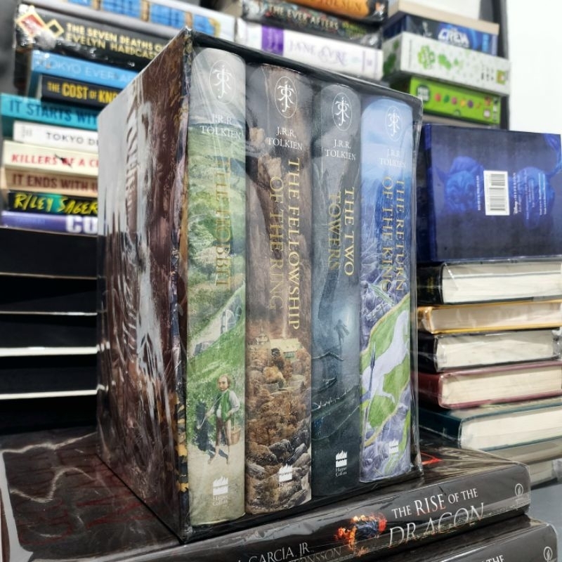 The Hobbit and The Lord of the Rings Boxed Set (Illustrated Edition) by ...