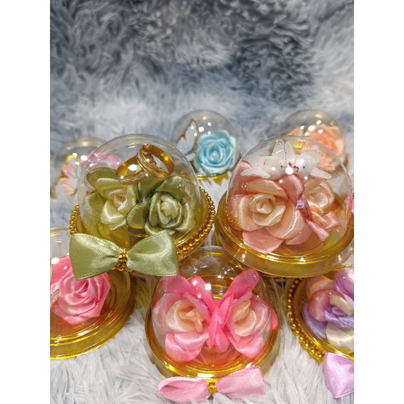 Wedding Flower Souvenirs in Mini Dome and Sintra Board in Wooden Stand ...