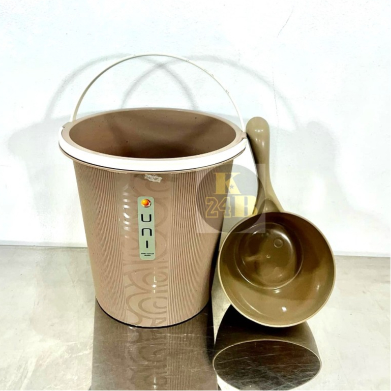 #885 B1T1 Uniglobal All in 1 Used Pail/Stool/Trash Bin with Dipper ...