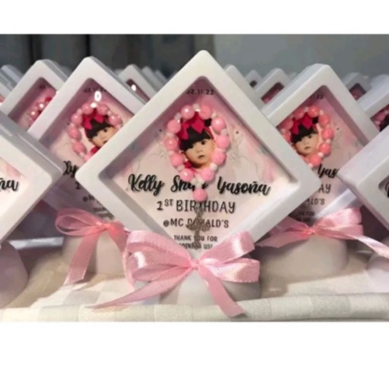 Floating Frame Souviner 7x7cm with rosary and stand | Shopee Philippines