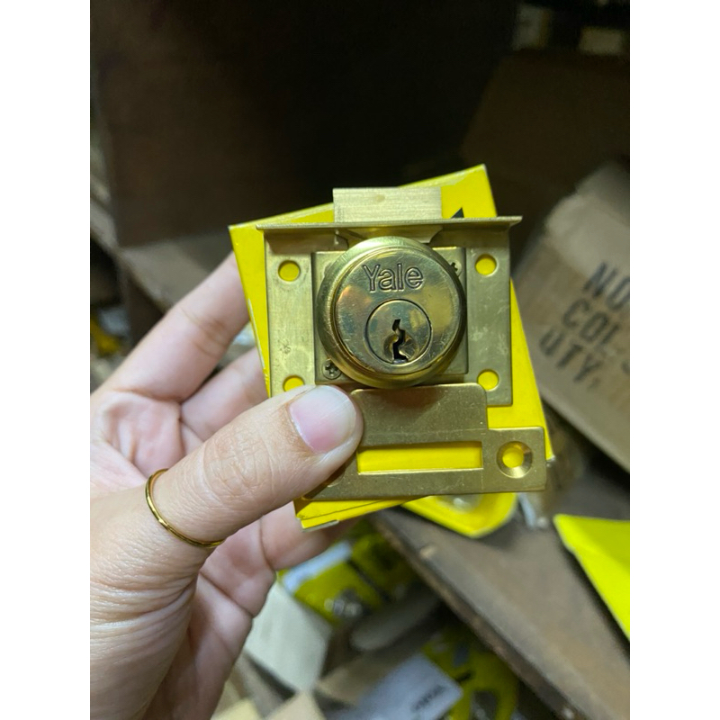Yale Drawerlock Latch Type 4 Hole #555-S | Shopee Philippines