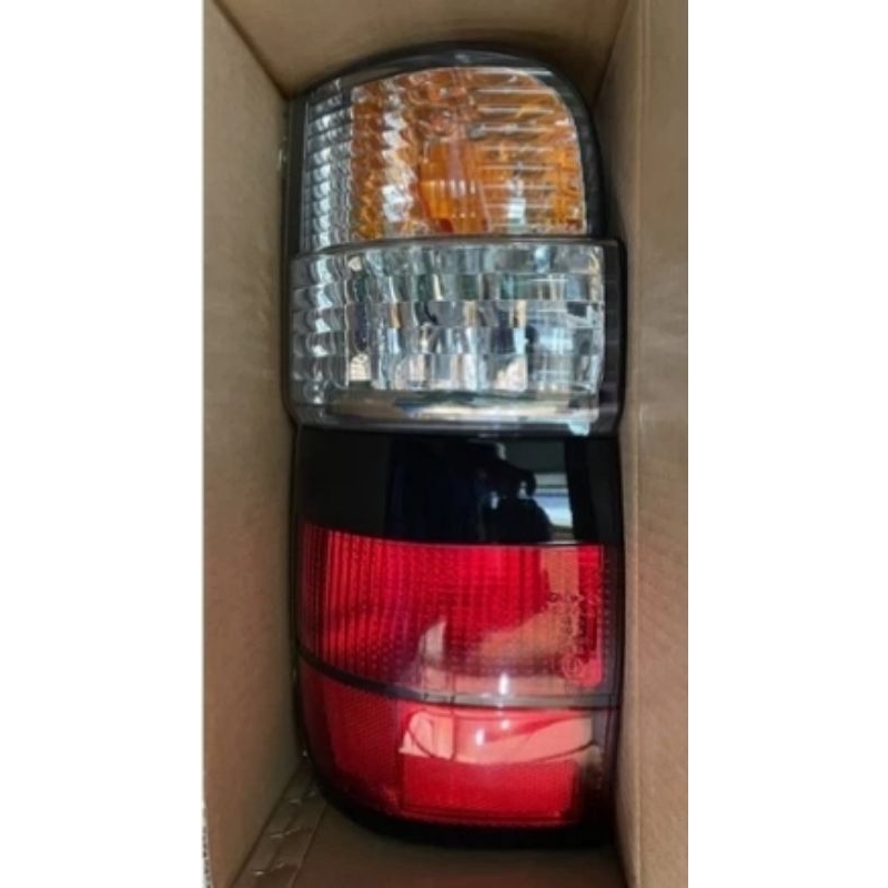 Tail light for Toyota Hiace Grandia 1998 1999 2000 2001 2002 2003 ...
