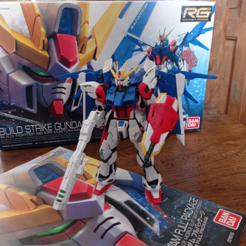 Pre loved Bandai Real Grade RG 1/144 Built Strike Gundam mecha robot ...