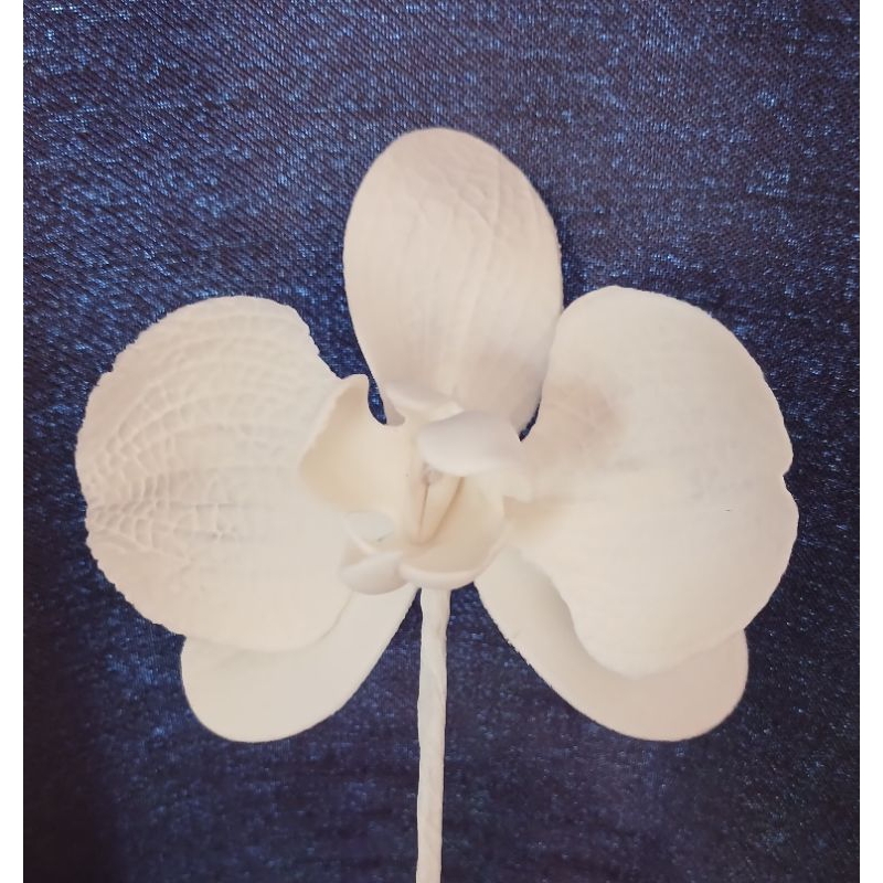 Edible moth orchid for cake decorations.Please read description below ...