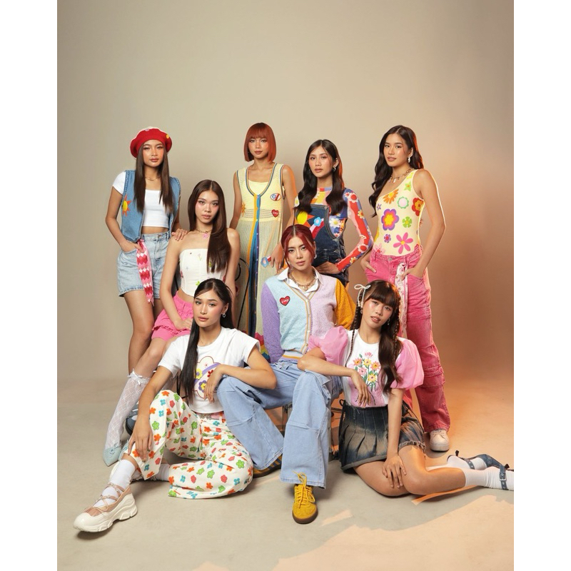 Bini Group Photo Postcards Posters Blooms Bloom Merch Salamin Salamin ...