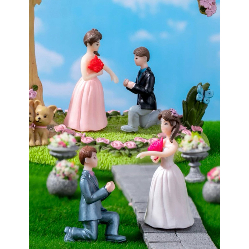 Kneeling groom with bride cake topper with base plate | Shopee Philippines