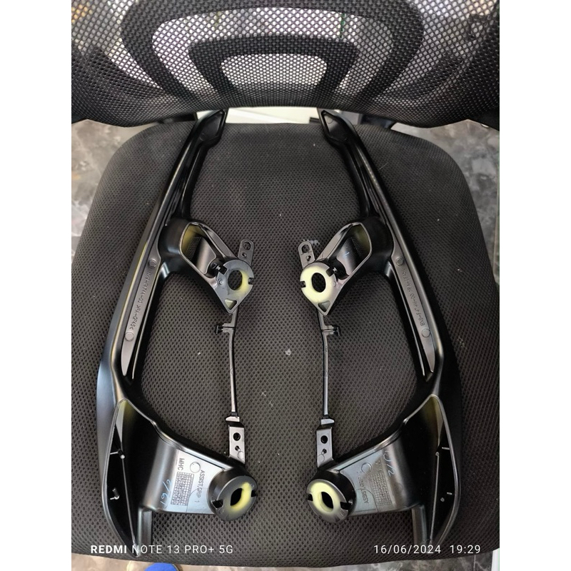 YAMAHA XMAX 300 GRAB BAR BLACK BRANDNEW | Shopee Philippines
