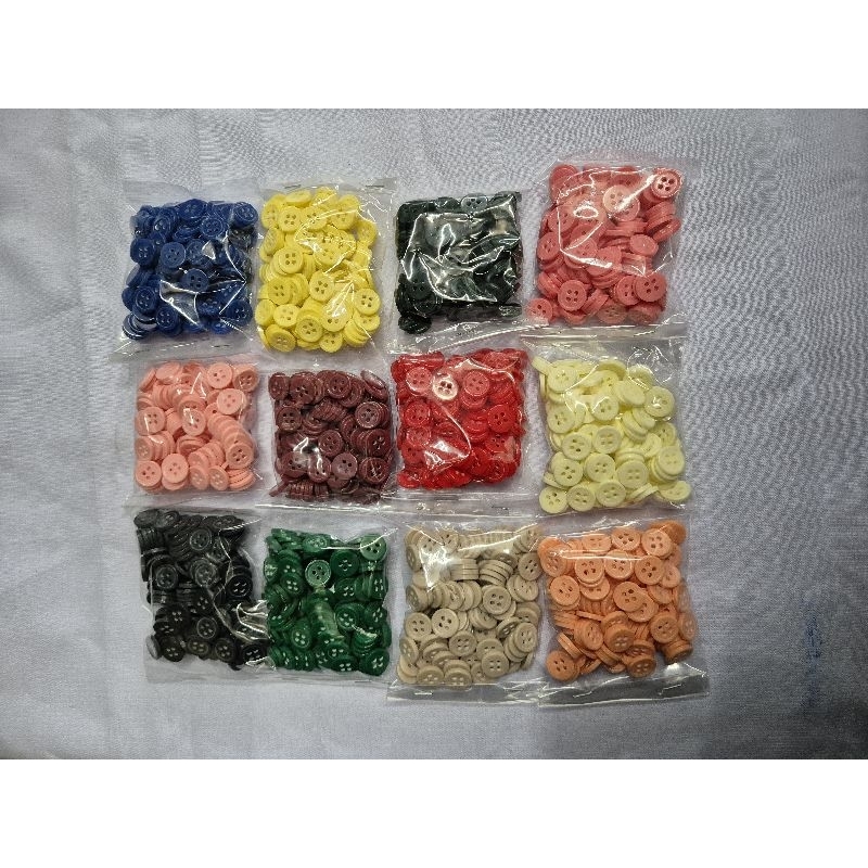 CHALK BUTTON 20L 4HOLES SOLD PER GROSS (144PCS) | Shopee Philippines