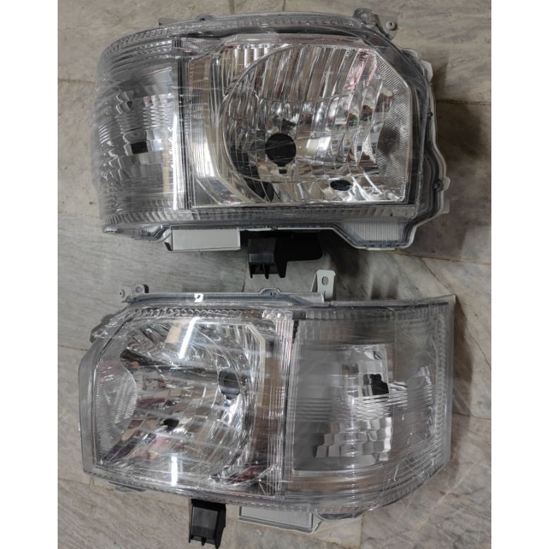 Headlight Toyota Hiace GL Grandia 2013-2018 | Shopee Philippines