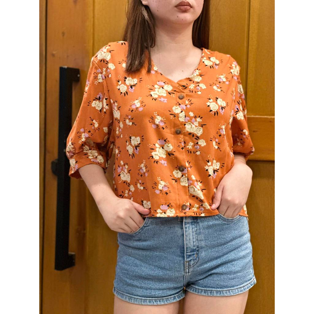 Yaree.Co Giana floral 3/4 sleeves buttondown top | Shopee Philippines