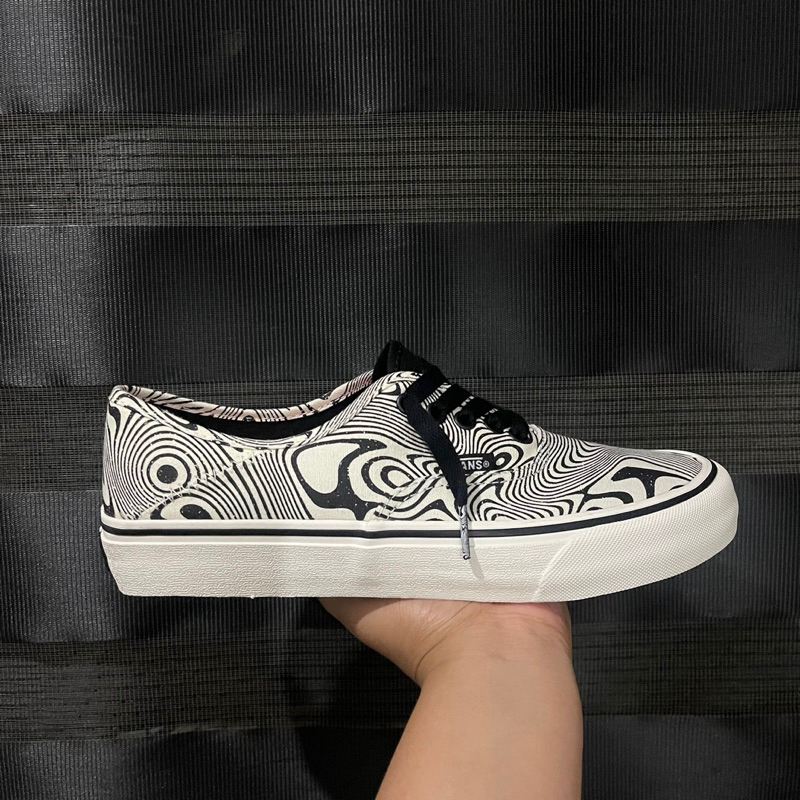 Authentic VR3 Trippy Grain Black/Black | Shopee Philippines